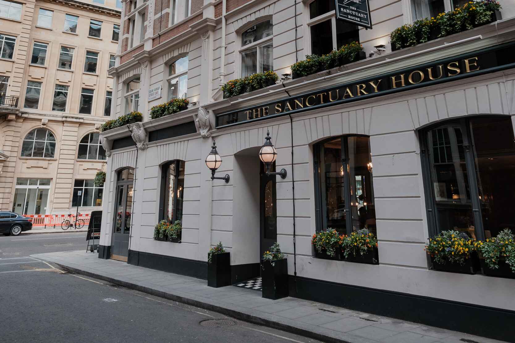 Sanctuary House - Westminster - Pub Rooms