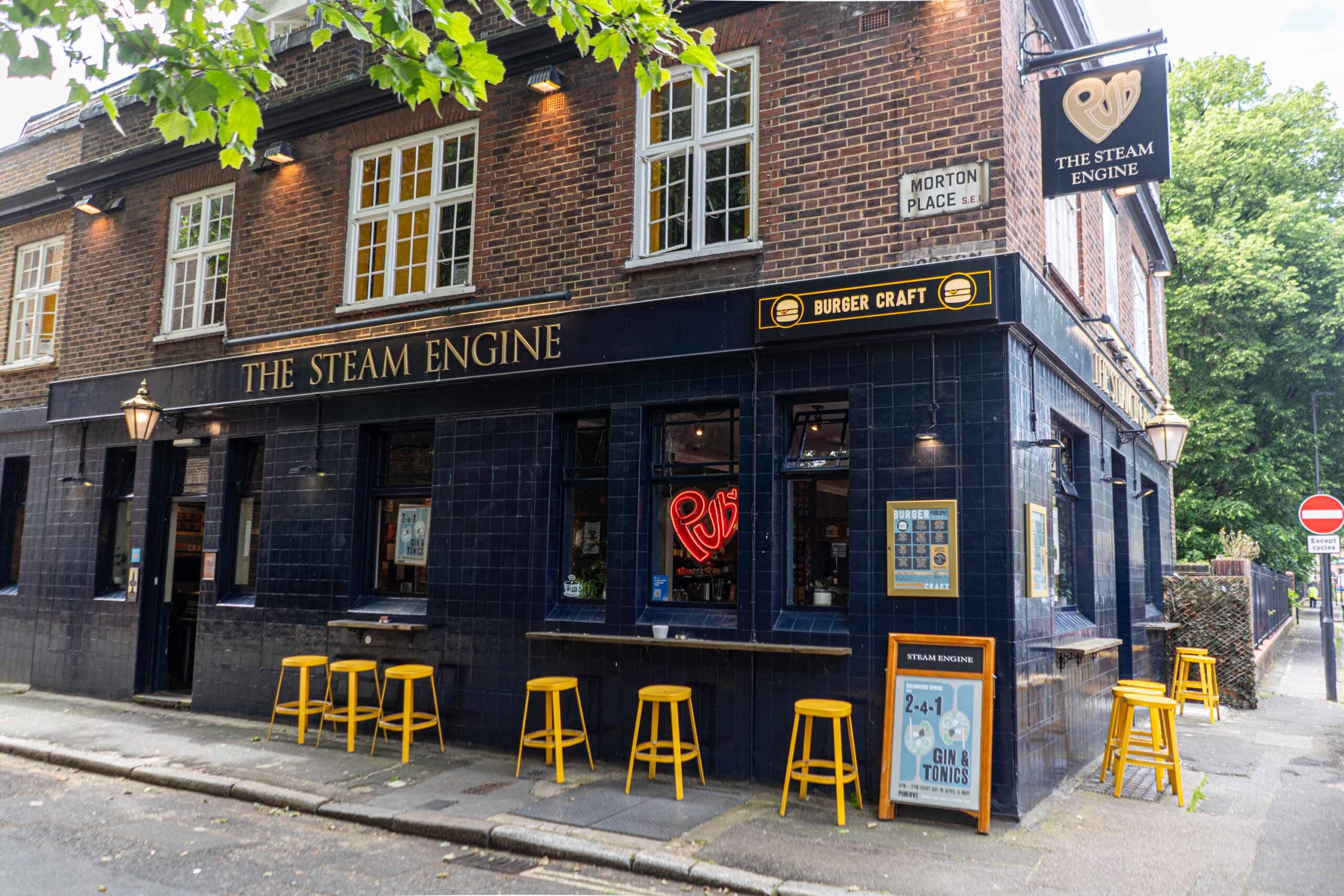 The Steam Engine Hostel - Pub Rooms