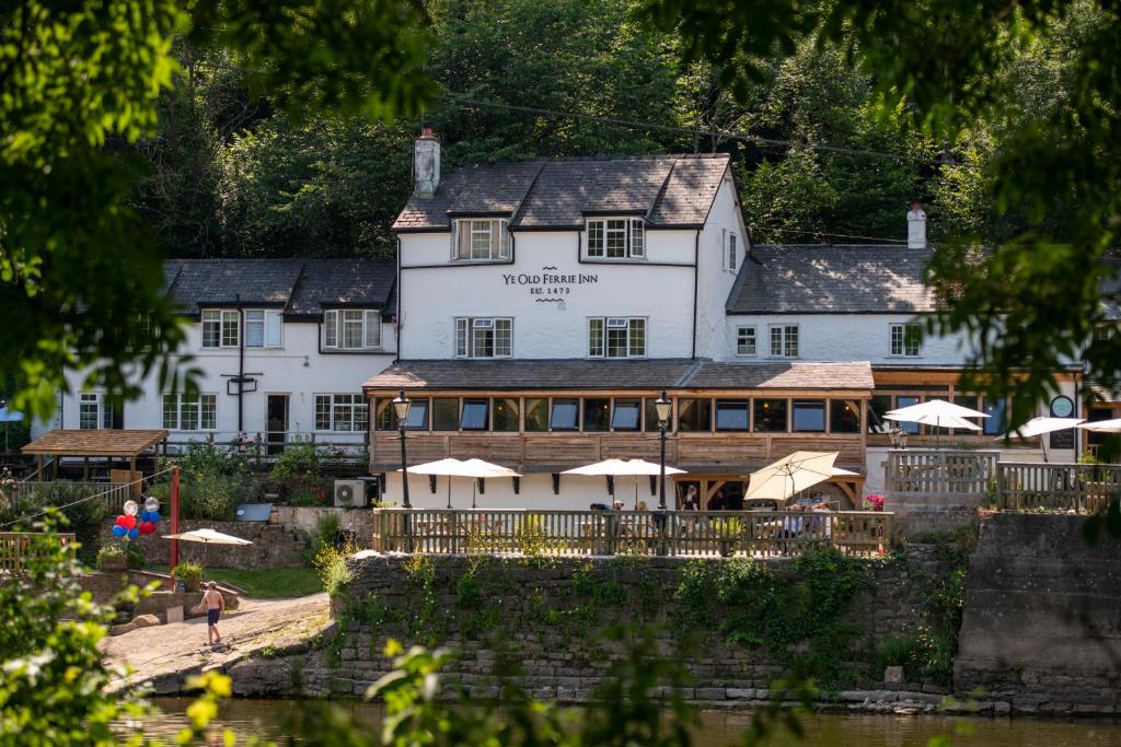 Ye Olde Ferrie Inn - Ross-on-Wye - Pub Rooms